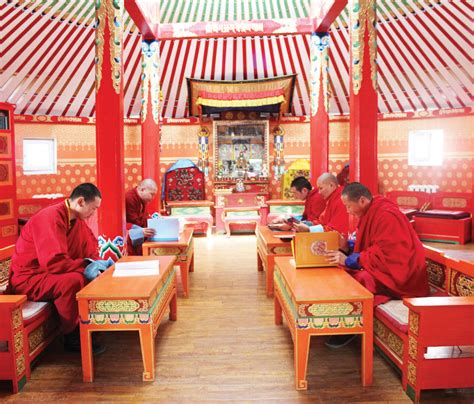 Зүүн Хүрээ коллежийн багш төгсөгчид оюутнууд Facebook