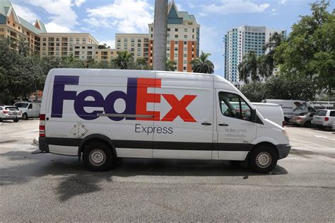 New York Post On Twitter Oral Sex Sends Florida Man Crashing Into Fedex Truck