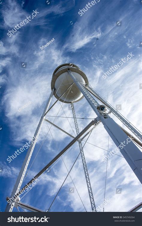 30 Worms Eye View Water Tower Immagini Foto Stock E Grafica
