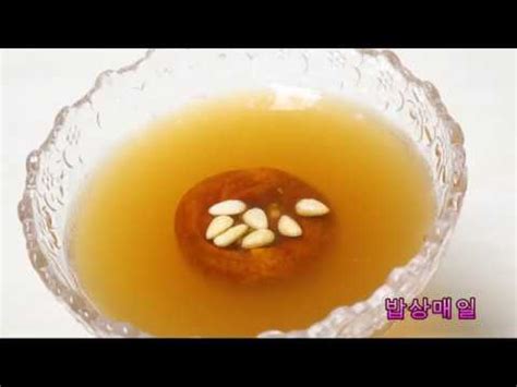 수정과 만드는 법홈메이드 수정과 레시피전통음료전통차시원하고 달콤하고 몸이 따뜻해지며~향긋한 맛곶감수정과 맛잇게 만드는법 밥상매일every Table