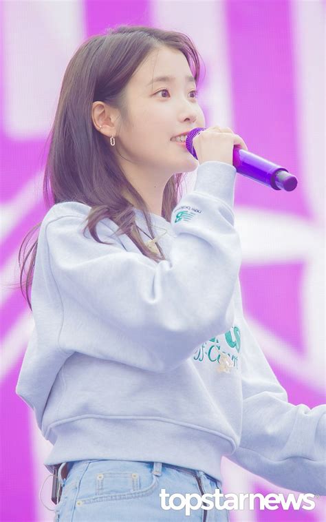 Puroro Inthemood ٩ ๑´3`๑ ۶ On Twitter Rt Tsn Photo [hd포토] 아이유 Iu