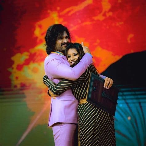 Vijay Deverakonda Hugs Tamil Tv Anchor Priyanka Deshpande