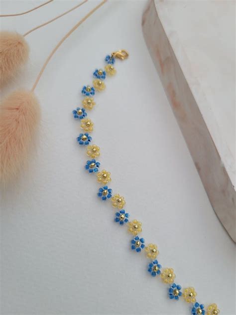 Браслет з бісеру з ніжними квіточками 💙💛 Beaded Jewelry Diy
