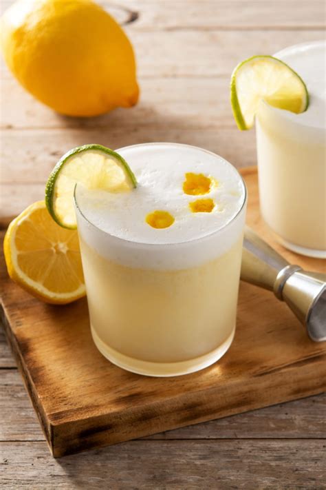 20 Easy Sour Cocktails To Tickle Your Tastebuds Insanely Good
