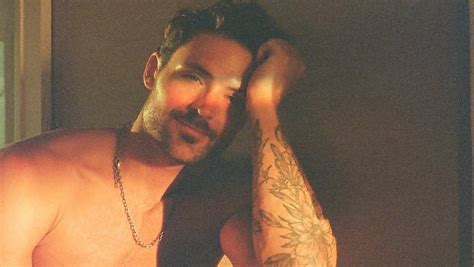 Dylan Efrons New Shirtless Photo Has Fans Proposing Reality Tea