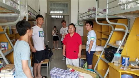 测绘学院领导深入学生宿舍走访慰问欢送2017届毕业生 空间信息与测绘工程学院