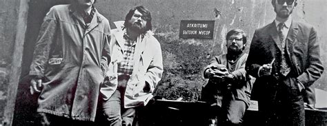 Dzīves Glezna Ar Kazu Fonā Diena