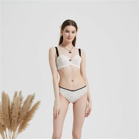 Black And White Floral Lace Patterned Lingerie Set Risette Lingerie