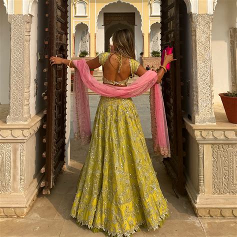 What You Should And Shouldnt Wear As A Guest At An Indian Weddin