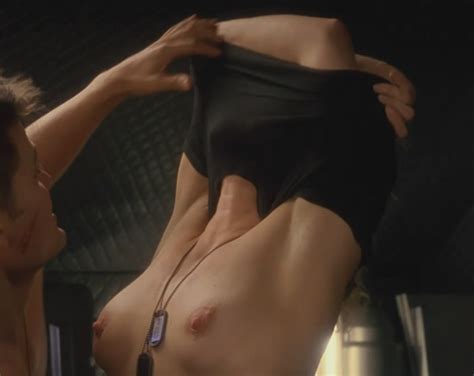 Dina Meyer As Dizzy Flores In Starship Troopers Pic