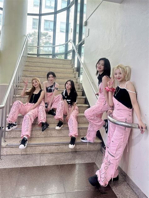 8 Times Itzy Wore The Trendiest Pants In Their Cake Era—and The Few