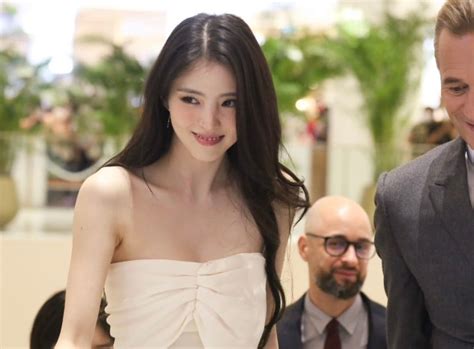 Han So Hwee Once Again Attracts Attention For Her Beauty That Cannot