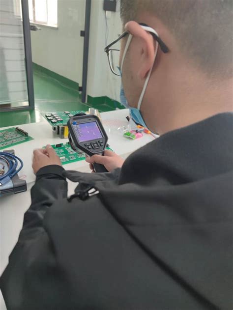 海康微影手持红外热像仪助力客户PCBA电路板芯片发热点测试 仟渔网