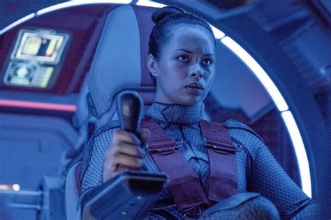 The Expanse The Expanse Fotos Elizabeth Mitchell Frankie Adams