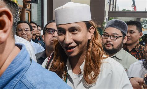 Bahar Smith Dipindah Ke Nusakambangan Akibat Massanya Tagar