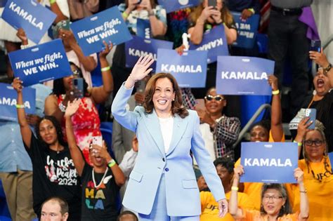 Kamala Harris Video Appears To Show People Leaving Rally Mid Speech