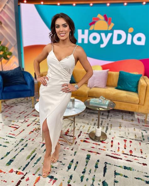 Sara Corrales R Famouslatinas