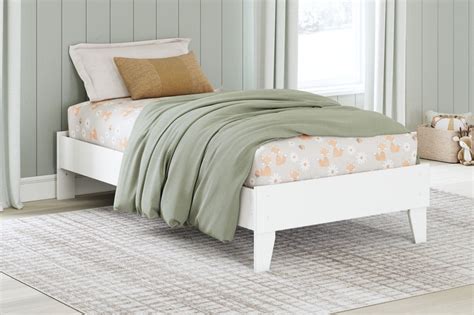 Hallityn Platform Bed — Griffins Furniture