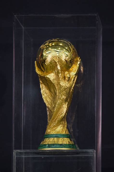 Taça Da Copa Do Mundo Chega Ao Brasil Gq Essa é Nossa