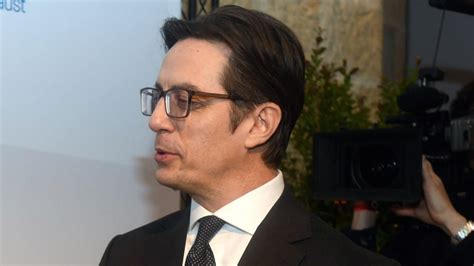 Стево Пендаровски Да не позволяваме дискриминационната реч да се превърне в език на омразата