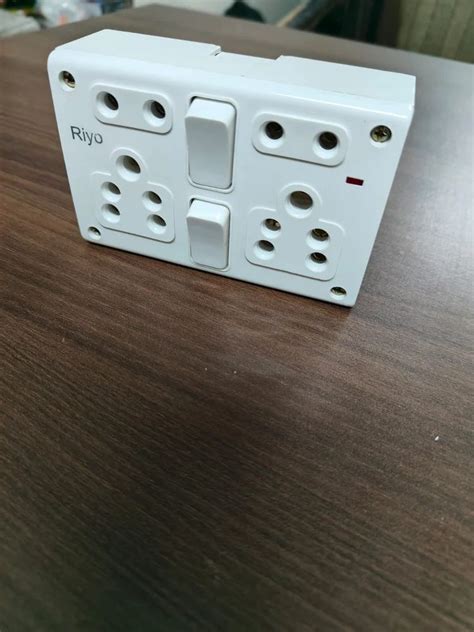 1 4 Switch Socket Combined Box Polycarbonate At 97 Piece In Agra ID 2853884344130