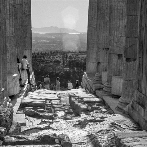 Η ποίηση της πέτρας Η κλασική Ελλάδα μέσα από τον φακό του Robert Mccabe Έκθεση φωτογραφίας