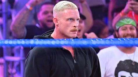 Dexter Lumis Attacks Former Wwe Champion On Raw