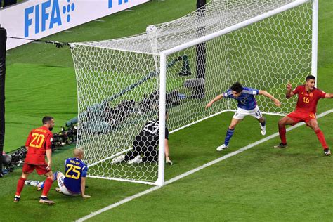 W杯明らかに出てない 日本の VAR判定弾 論争に決着 真上どアップの決定的瞬間に100インミリ単位 フットボールゾーン