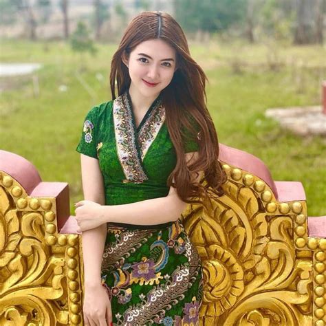 ပြင်ဦးလွင် ပန်းပွဲတော်မှာဖျော်ဖြေခဲ့တဲ့ အဆိုတော် မေလသံစဉ် ရဲ့ ပုံရိပ်လေး ဆယ်လီမမ Facebook