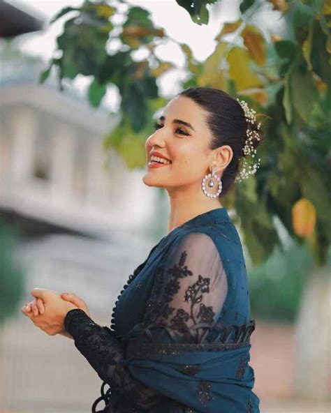 Hareem Farooq Wiki Sister Name Husband Married Net Worth