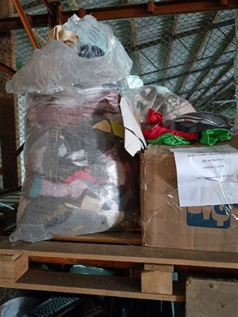 Товари народного вжитку взуття дитяче одяг дитячий окуляри дитячі мильні бульбашки наклейки