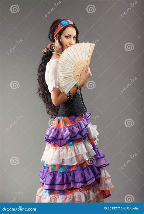 Fille Gitane Avec La Fan Image Stock Image Du Cheveu 30192715