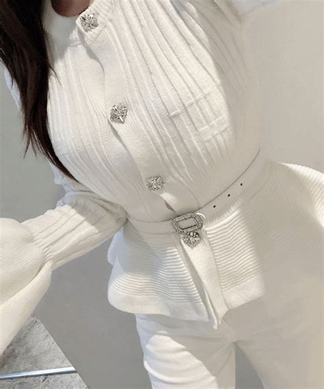 세련💗공주룩 벨트set 블링 큐빅 단추 플레어 니트가디건 골지 큐빅가디건 에이블리