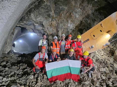 Завърши прокопаването на още един тунел от жп линията Елин Пелин Костенец Информационна