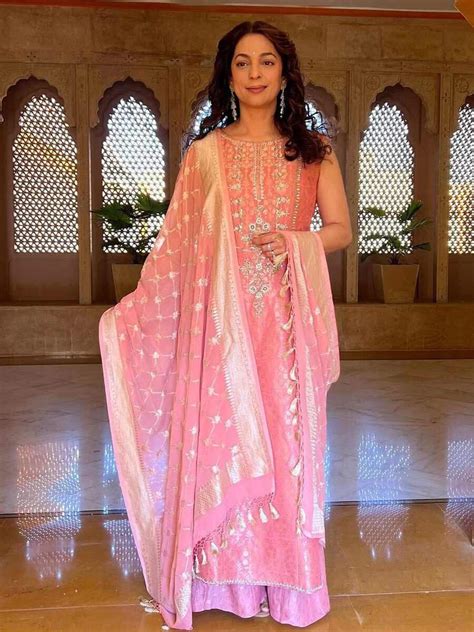 Viral Video Juhi Chawla Gets Emotional As She Talks About Her Late