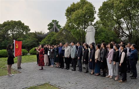春随香草千年艳 人与梅花一样清 学校组织参观市廉洁文化教育参观点“江阴市徐霞客故居” 纪委办公室监察处