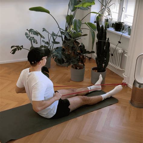 Seated Resistance Band Rows Anchored Calisthenics Workouts And Equipment