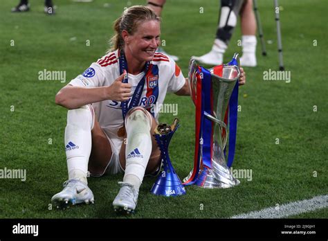 amandine henry of olympique lyon celebrates after winning the uefa