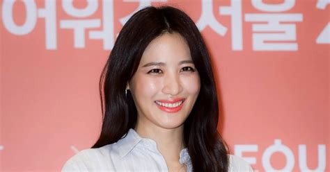 수현 세계를 녹인 미소 포토