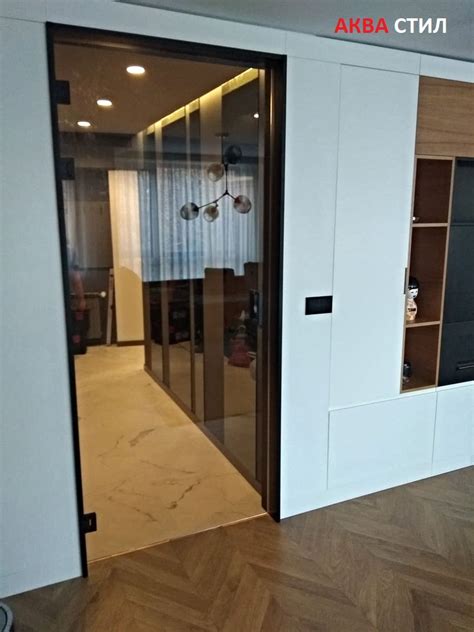 Стъклени врати на панти Обзавеждане за баня и мебели Аква Стил