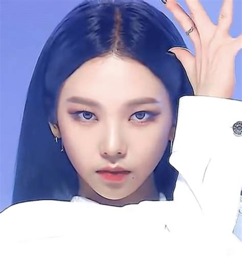 잡담 뭔가 카리나 요새 더 뱀상같이 변하지 않았어 인스티즈instiz