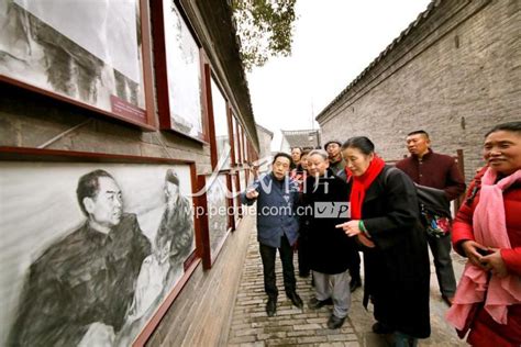 江苏淮安：绘画展怀念周总理 人民图片网