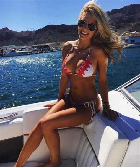 Hot Girls And Boats Just Go So Well Together Klyker Com
