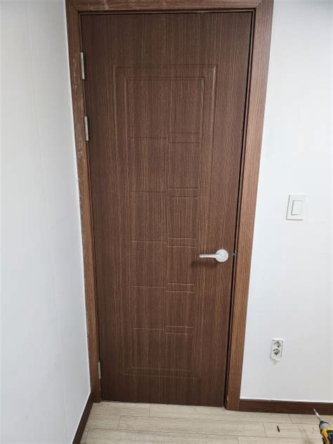 문짝 필름 보수작업 필름 시공사례 필르미