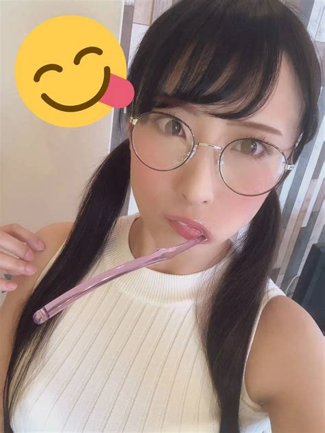 Haha Her Nerd Look🤓 Scrolller