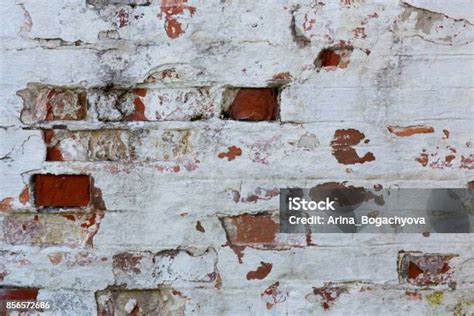 백색 치장 벽 토와 붉은 벽돌의 오래 된 벽입니다 배경 텍스처 0명에 대한 스톡 사진 및 기타 이미지 0명 갈색 거리 Istock