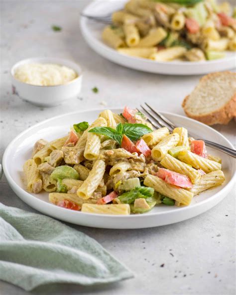 Σαλάτα ζυμαρικών με κοτόπουλο και Dressing πέστο βασιλικού Healthy