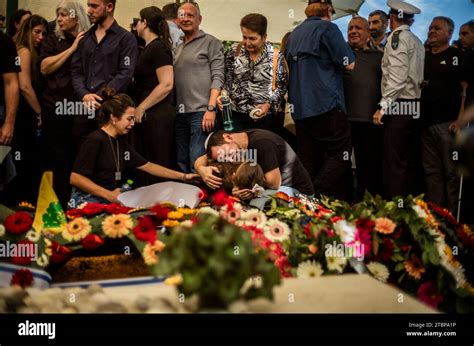 Herzliya Israel 08th Dec 2023 People Attend The Funeral Of Israeli