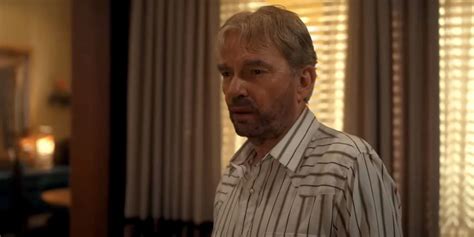 How Landmans Sheriff Joeburg Grows After Episode 1s Explosive Opening Explained By Star Hes