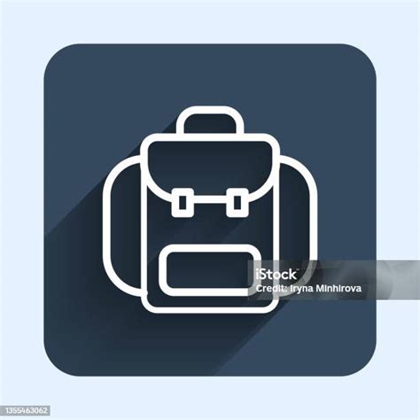 긴 그림자 배경으로 격리 된 화이트 라인 하이킹 배낭 아이콘 캠핑과 산을 탐험 하는 배낭 파란색 정사각형 버튼 벡터 가방에 대한